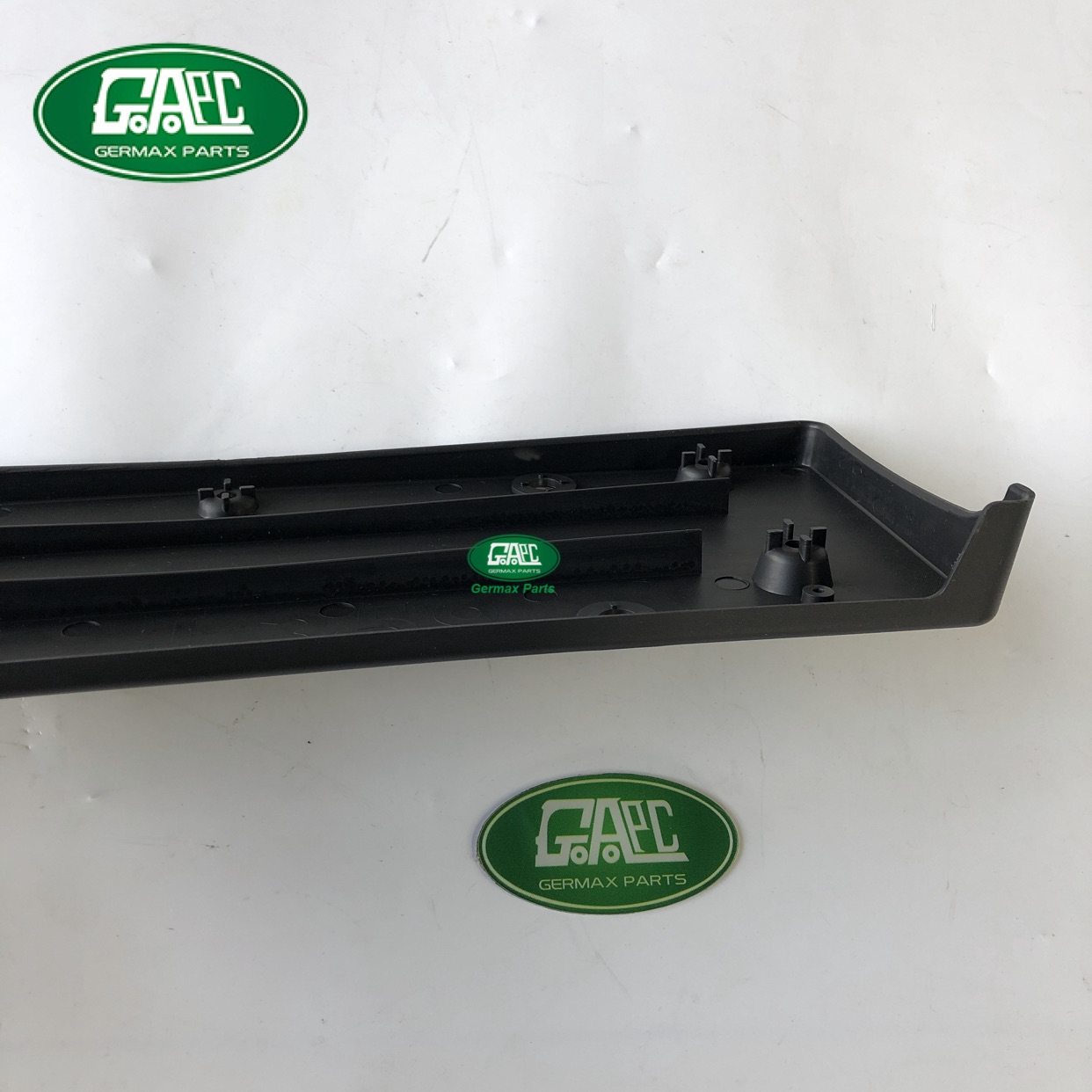 License Plate Bracket LR048316 Freelander 2 - Land Rover & Jaguar Parts ...