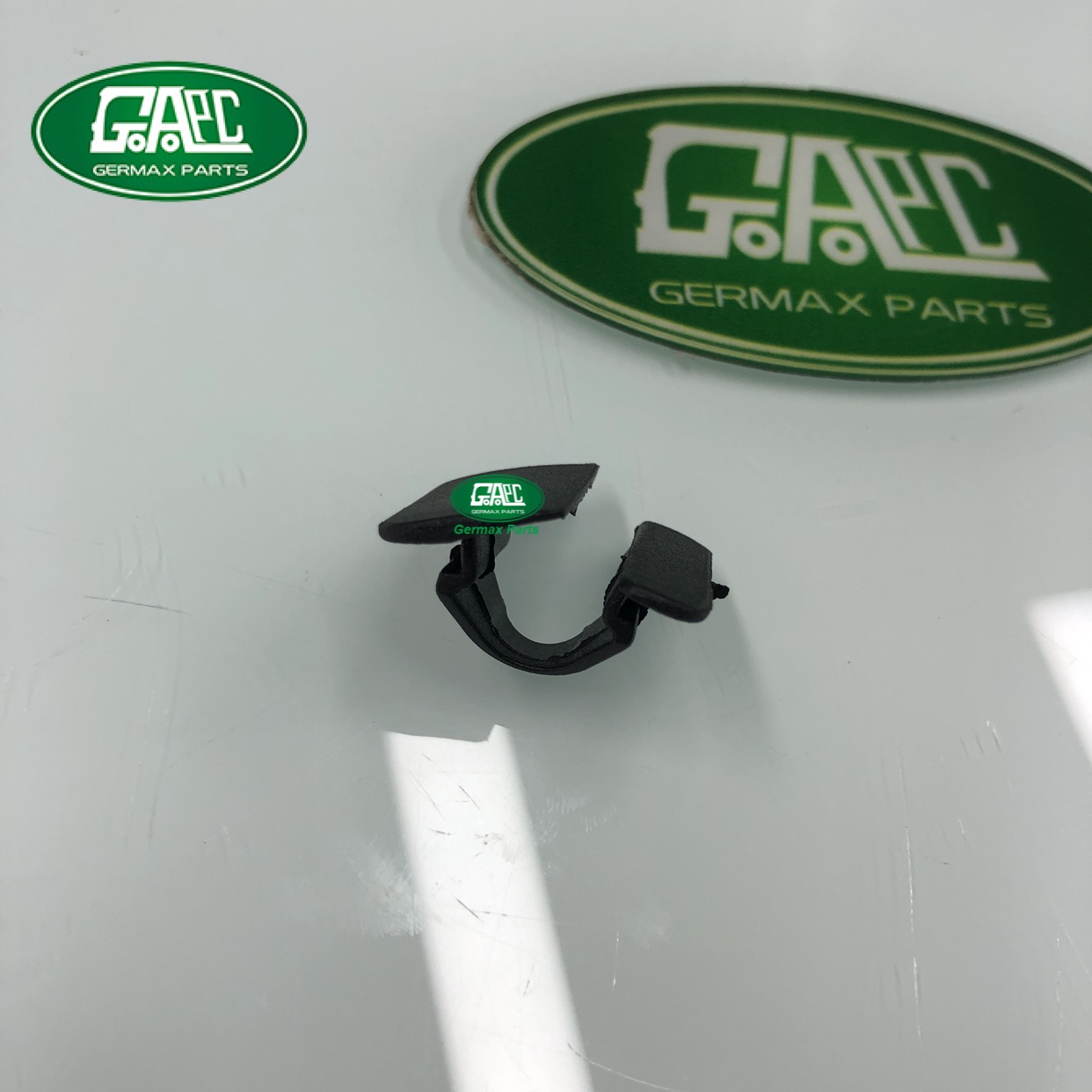 Bonnet Insulation Clips LR027039 C2C28479 - Land Rover & Jaguar Parts ...