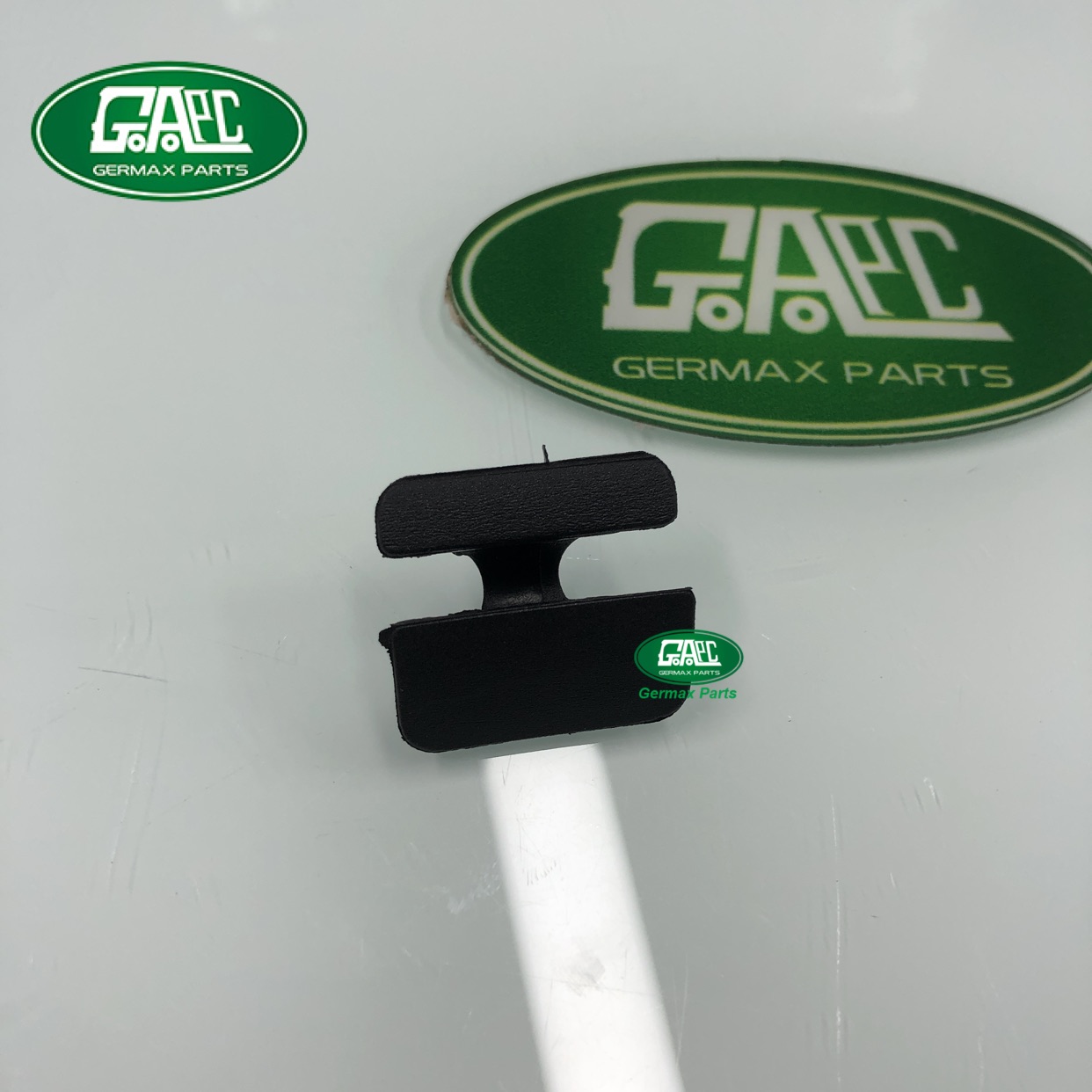 Bonnet Insulation Clips LR027039 C2C28479 - Land Rover & Jaguar Parts ...